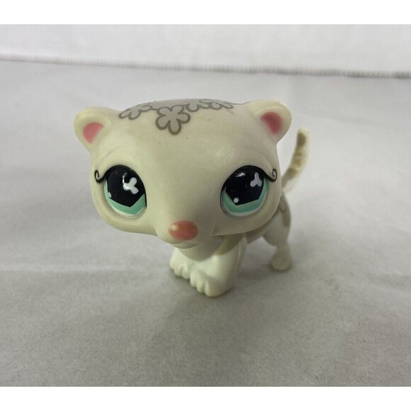 Hasbro | Toys | Littlest Pet Shop Lps 579 Ferret White Gray Flowers Toy ...